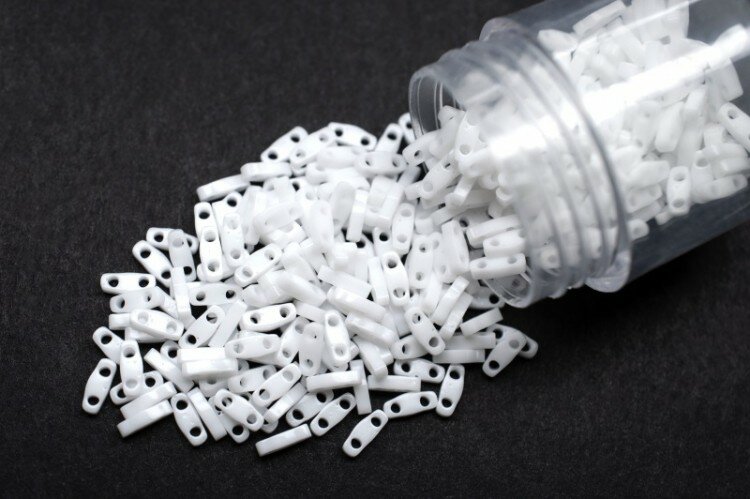 Бисер японский MIYUKI Quarter TILA #0402 белый, непрозрачный, 5 грамм