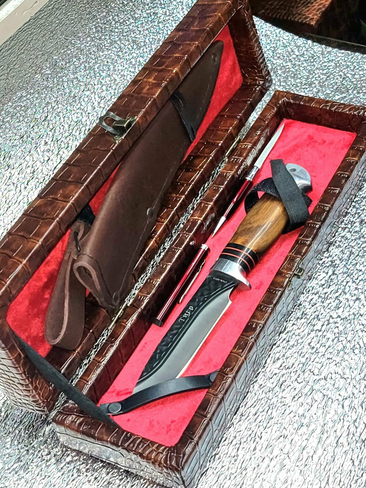 Нож туристический разделочный Тигр 4 в чехле ножнах и подарочный кожаный футляр , ручка нож. (Сталь65х13)