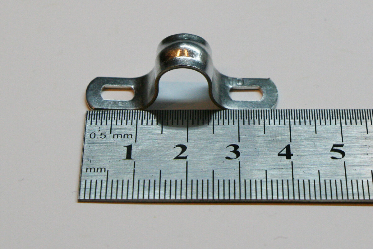 Скоба металлическая оцинкованная двухлапковая MAYER СМД 10-11 (100шт.)