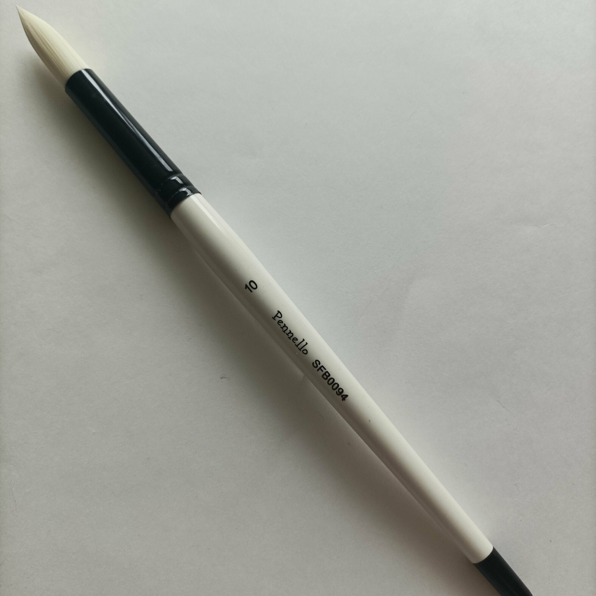 Кисть синтетика жесткая Pennelo круглая N 10 короткая ручка