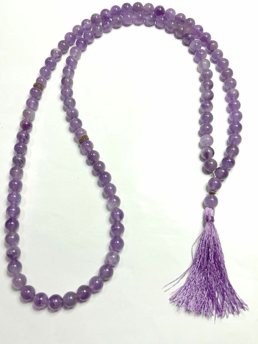 Мусульманские четки из аметиста 99 бусины, диаметр 8 мм. в коробке