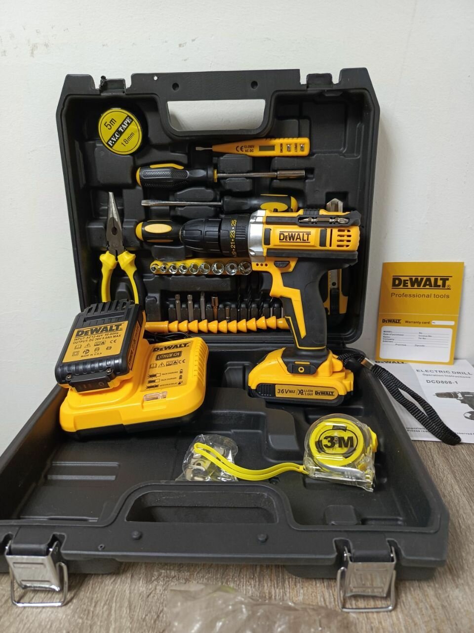 Дрель-шуруповерт с ударным режимом DeWalt 36 v с набором желтых инструментов