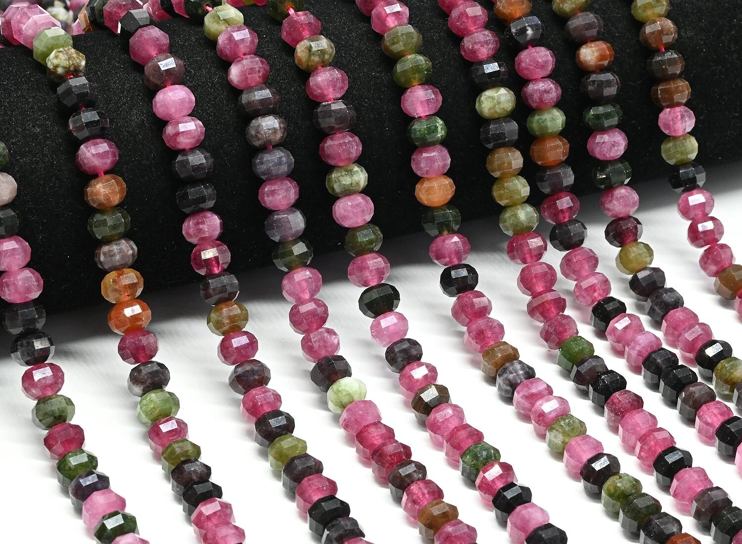 Бусины из кальцита рондель с гранями 8*6мм цв. турмалин, 38мм, 65 бусин .