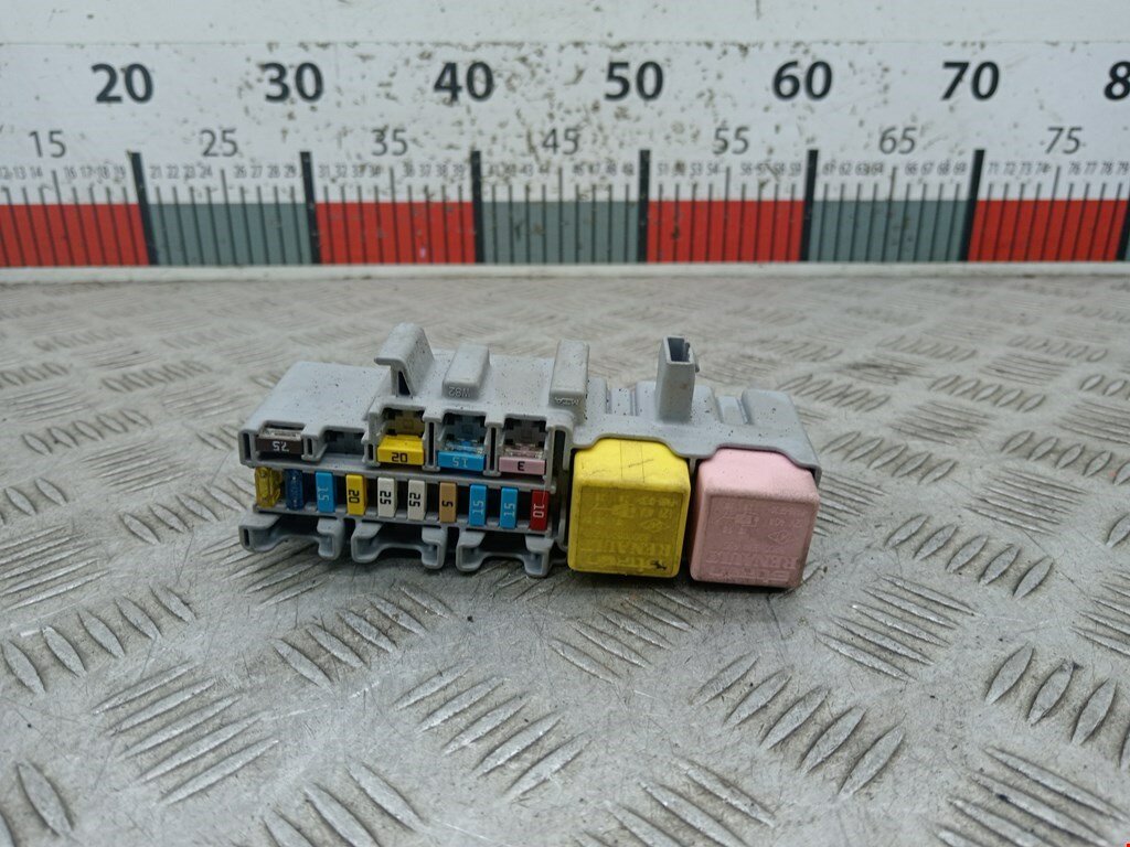 Блок реле Renault Scenic 2 арт. 2211209