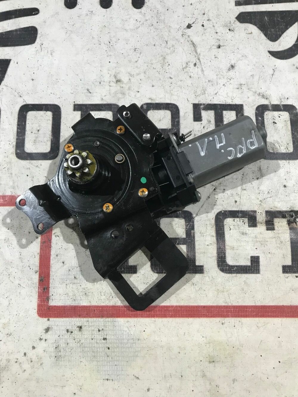 Моторчик регулировки сиденья Land Rover Range Rover Sport I рестайлинг (2009—2013) HHL500100