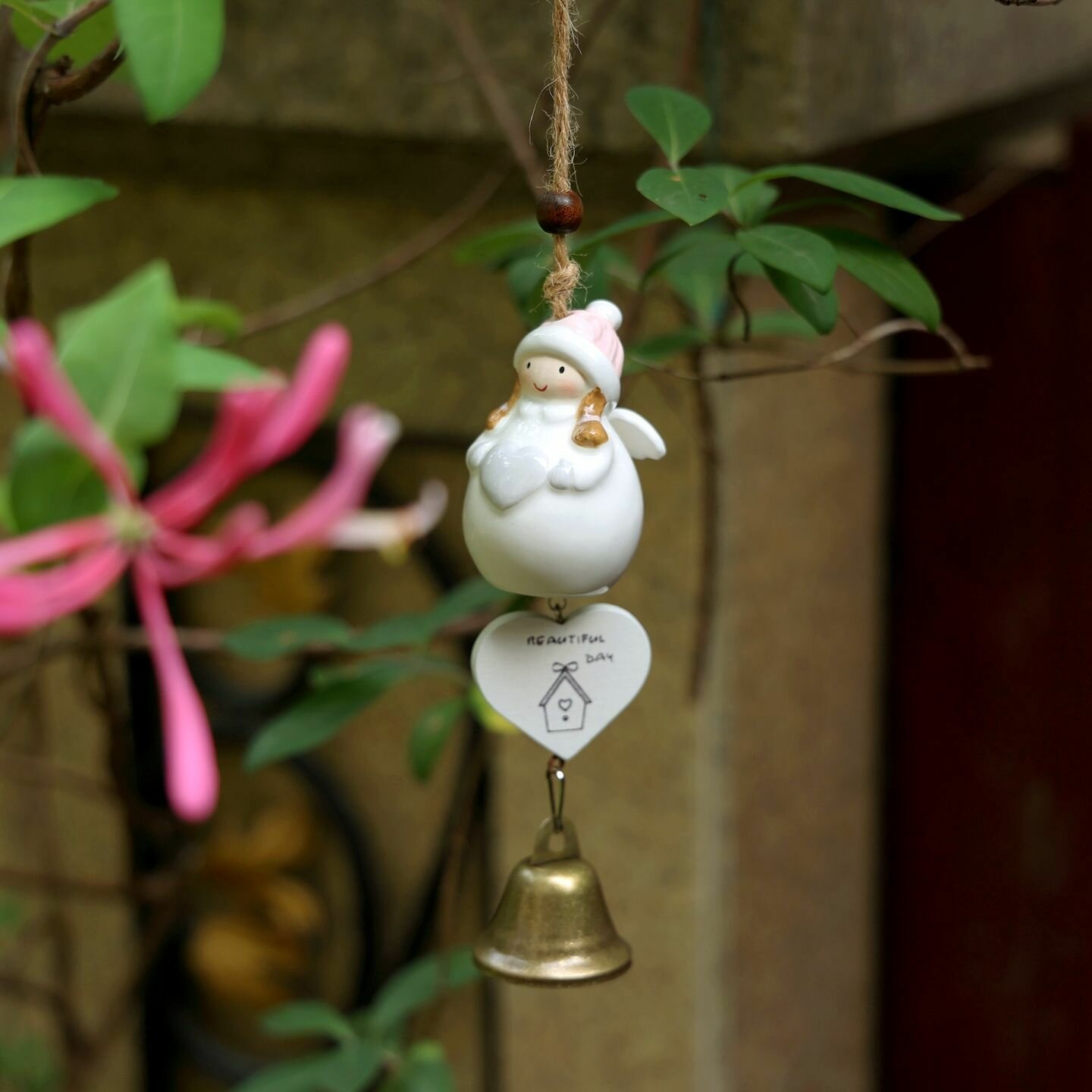 Милый и очаровательный керамический ангел ручной работы, украшение для дома, колокольчик, подарок для влюбленных, одноклассников, выпускной подарок, декоративный орнамент.