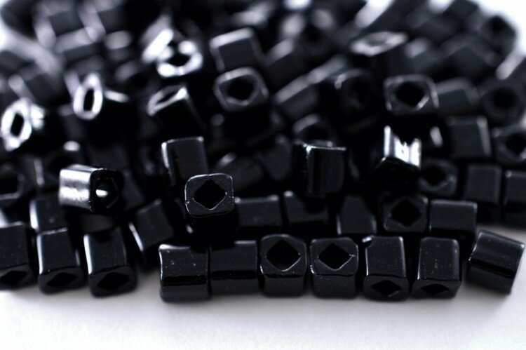 Бисер японский TOHO Cube кубический 4мм #0049 черный, непрозрачный, 5 грамм