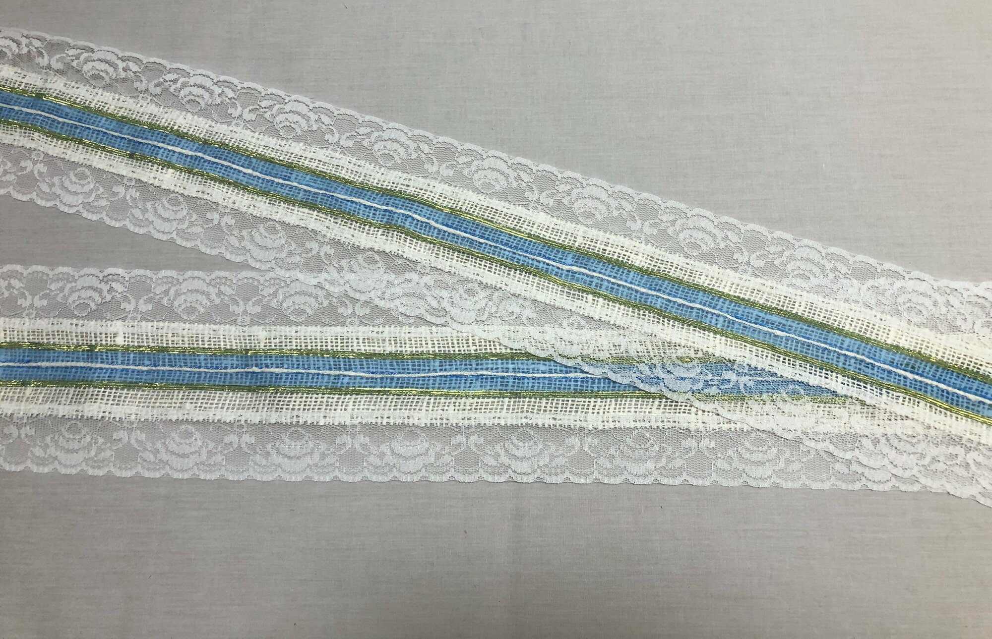 Льняная лента с кружевом 28-Л9, длина 1,56 м, ширина 12 см