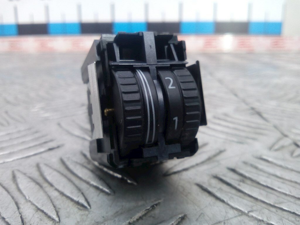 Кнопка корректора фар Volkswagen Passat 6 3C0941333A арт. 560436