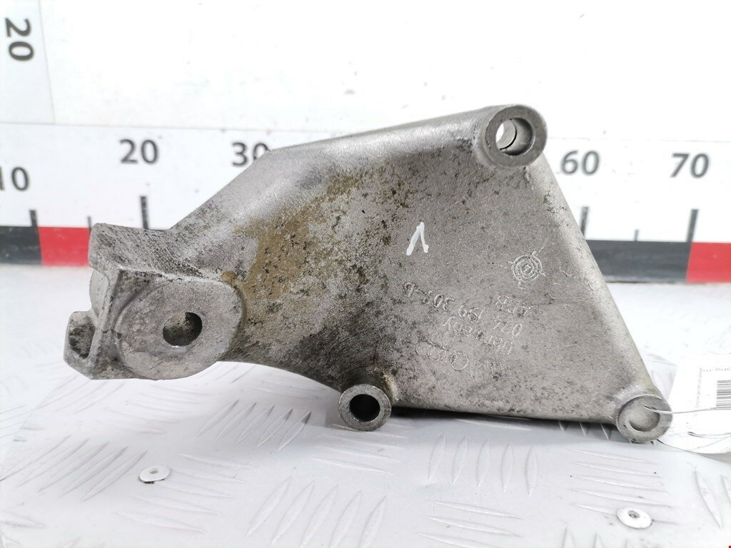 Кронштейн (крепление лапа) двигателя Volkswagen LT 2 074199307B арт. 1572525