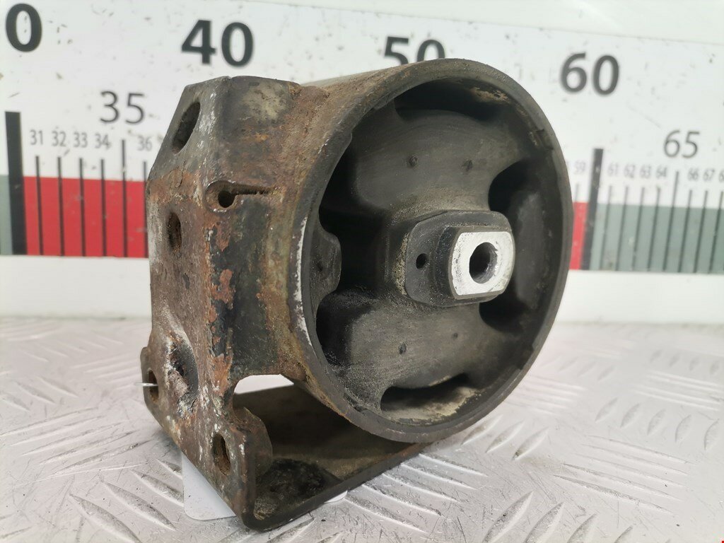 Подушка (опора) крепления двигателя Volkswagen Golf 2 191199262A арт. 1553253