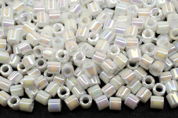 Бисер японский MIYUKI Delica цилиндр 8/0 DBL-0202 белый жемчужный, радужный, 5 грамм