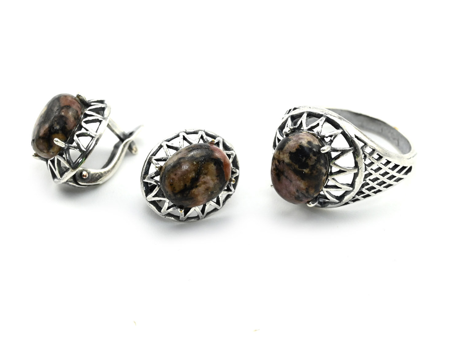 Комплект бижутерии: кольцо, серьги, родонит