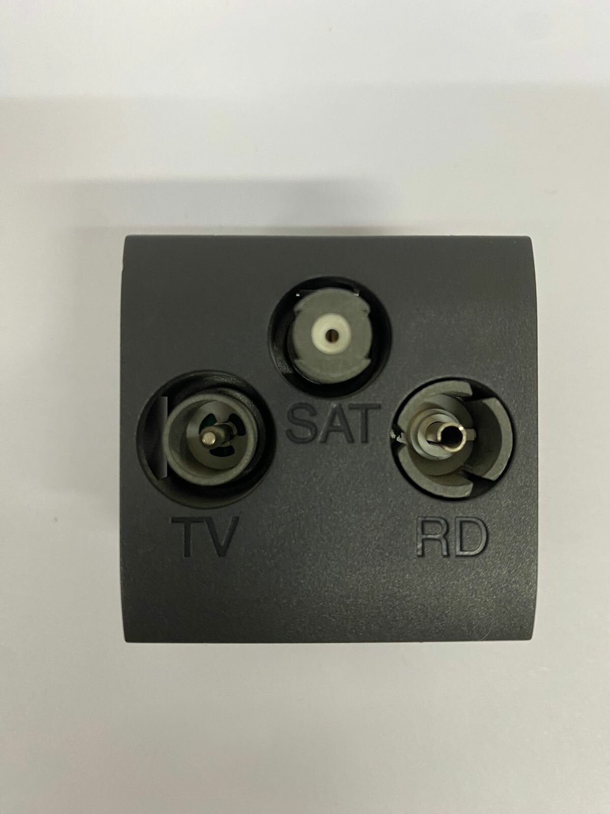 Розетка Bticino L4210D, для TV, тройная, коаксиальная, встраиваемая