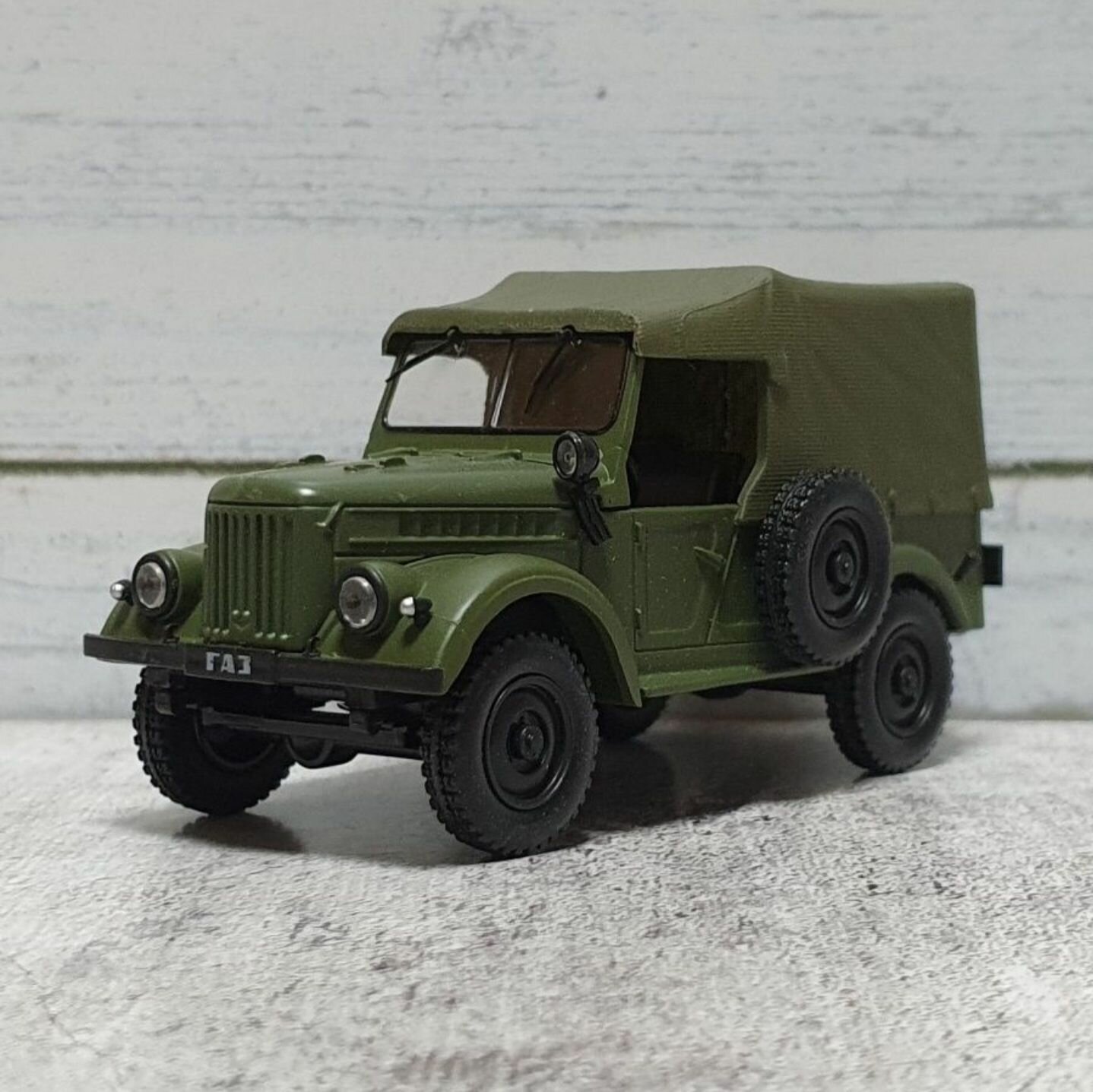 Горький 69 Коллекционная модель 1/43