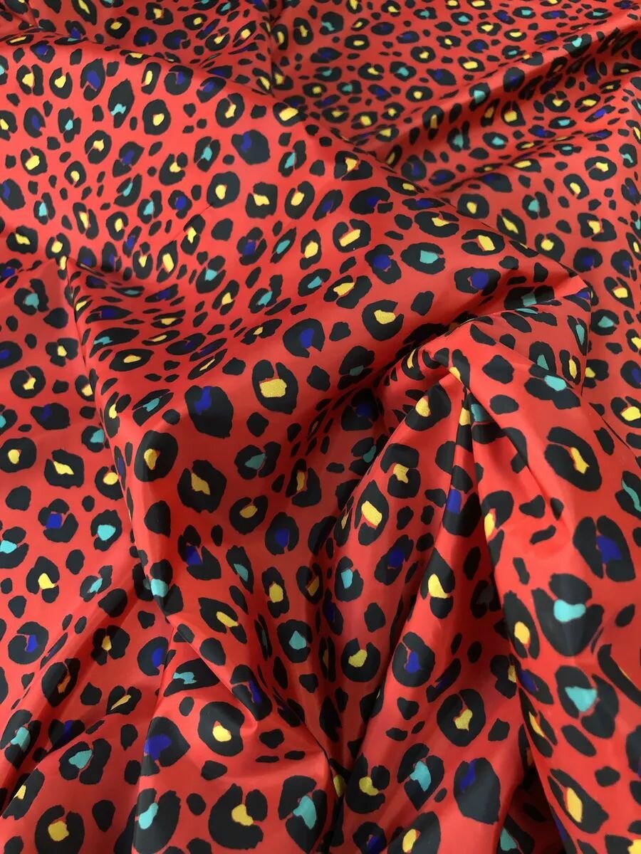 Ткань Плащёвка тонкая, леопардовый принт, красная, Италия