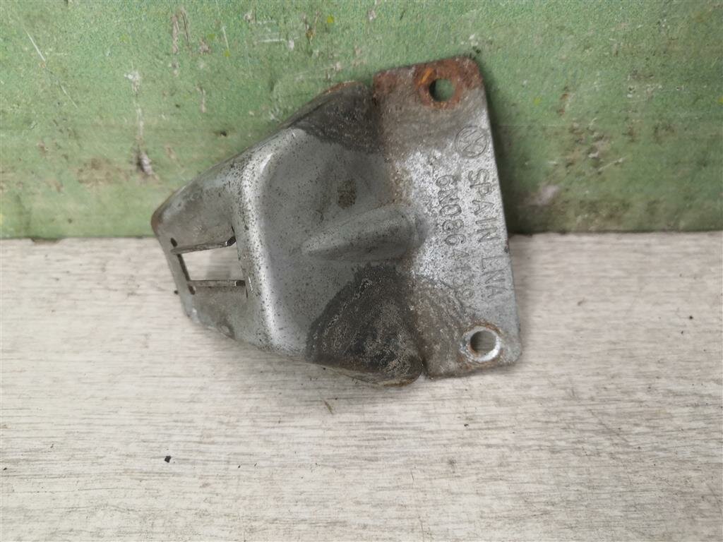 Кронштейн (сопут. товар) VW Polo Classic 95-02