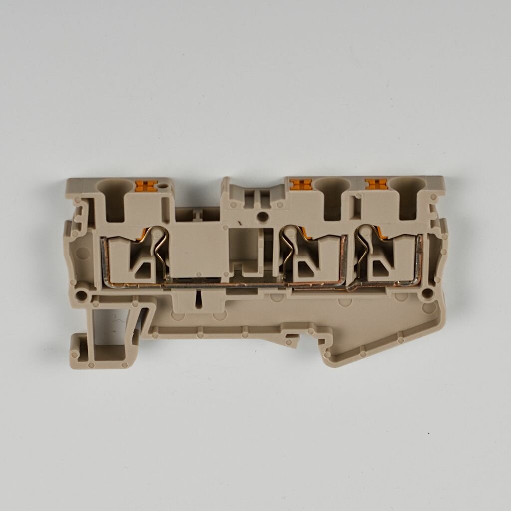 DP4N-TN Клемма Push-in трехконтактная проходная, 30А, 0.2-4.0 мм2, 600B, цвет бежевый, Dinkle.