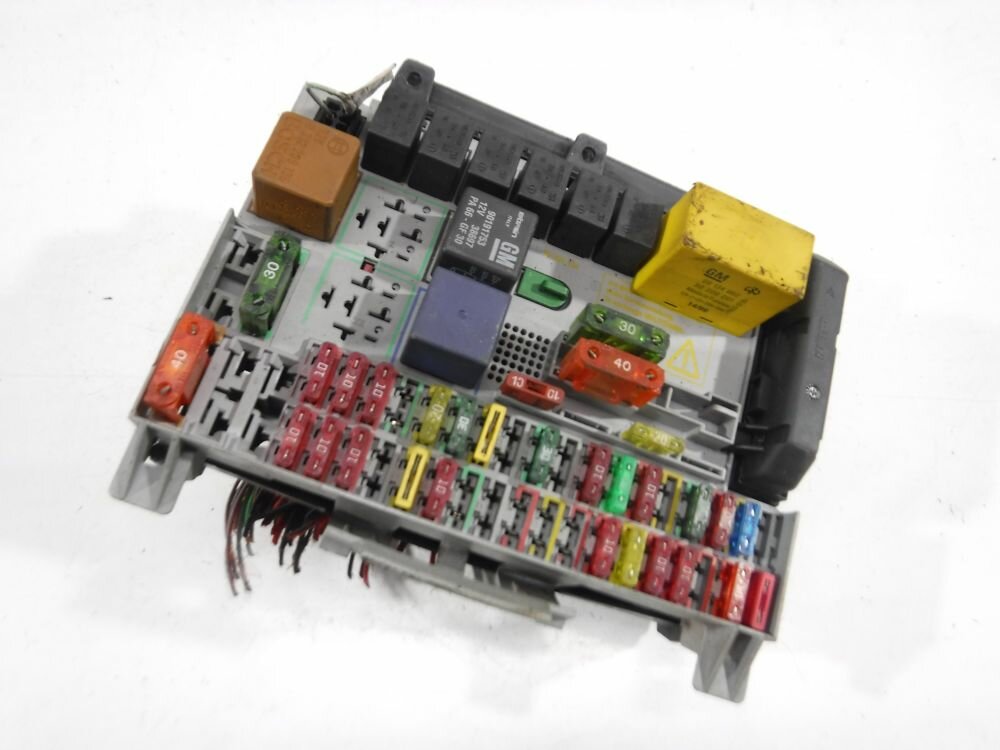 Блок предохранителей Opel Vectra B 1238061