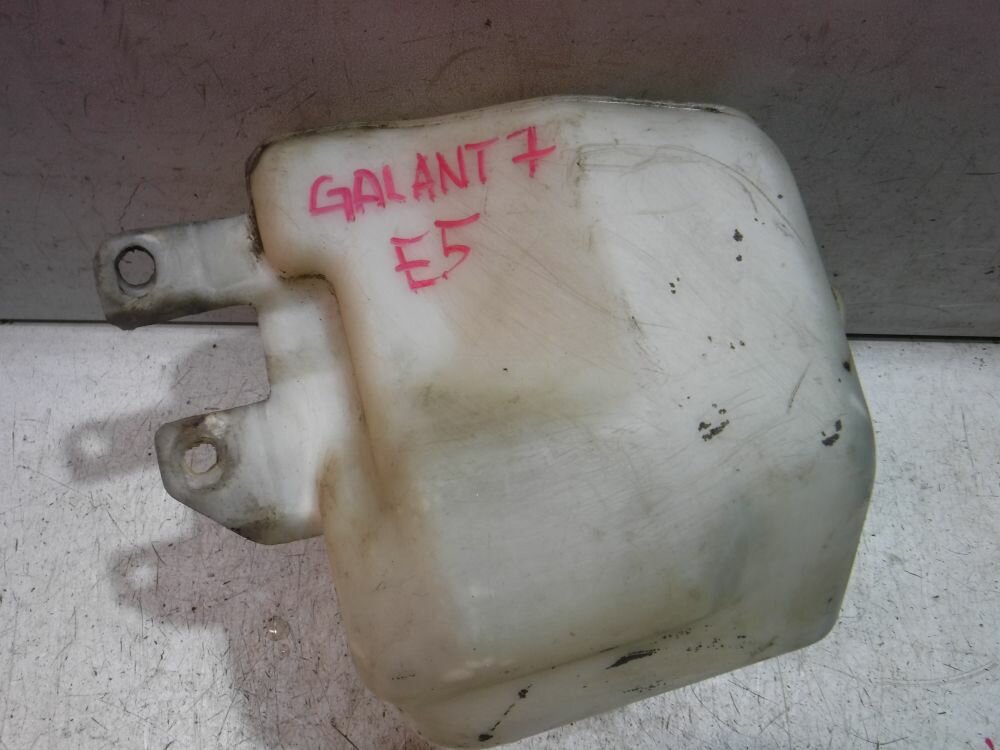 Бачок омывателя лобового стекла Mitsubishi Galant