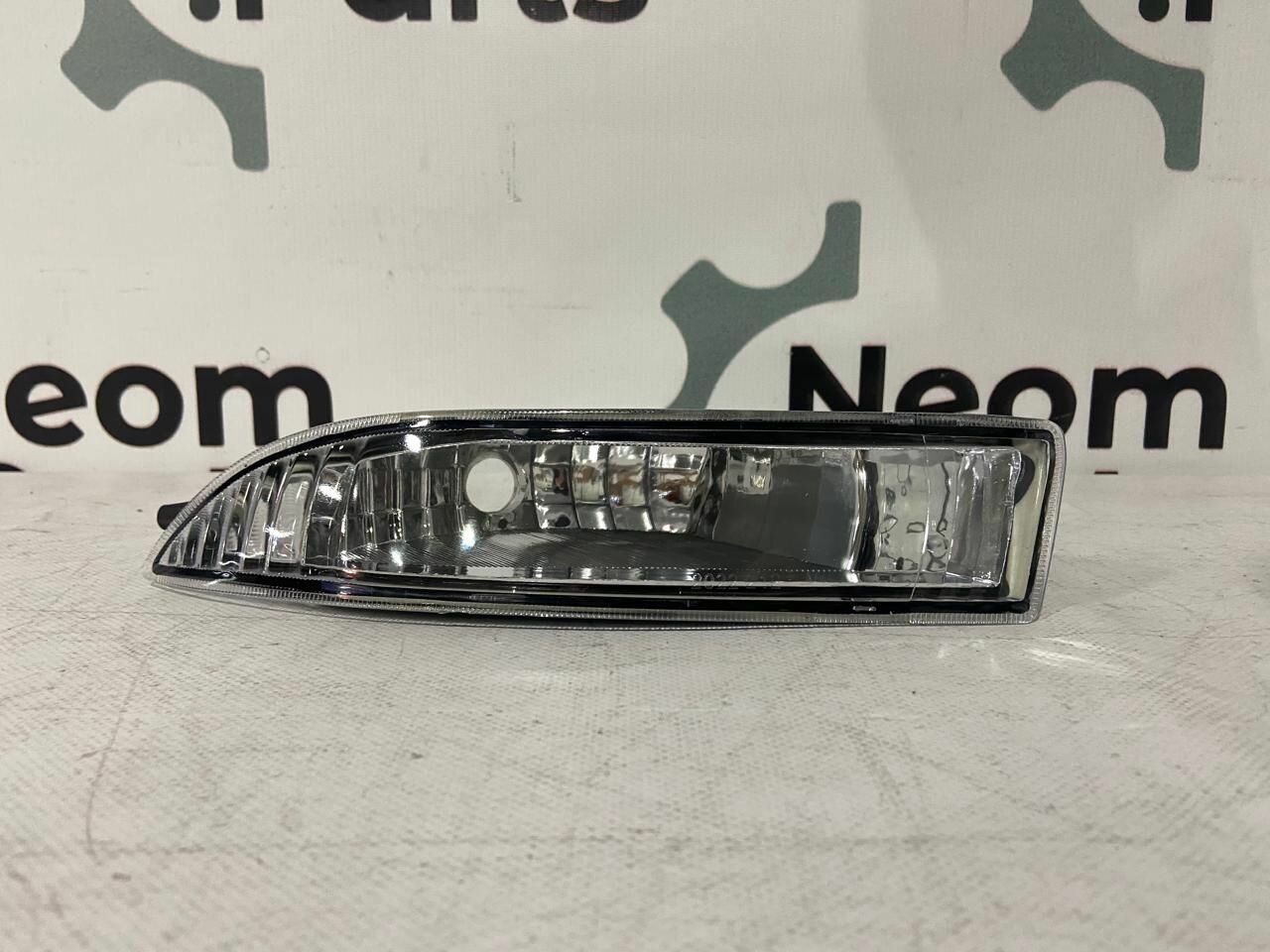 Противотуманная фара правая Toyota Corolla NZE120 2003-06