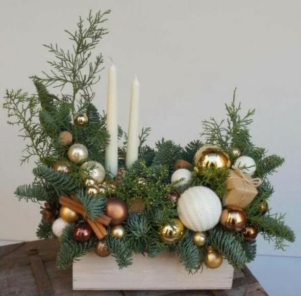 Рождественская свеча с веточками натурального нобилиса в деревянном ящике, декор на новый год