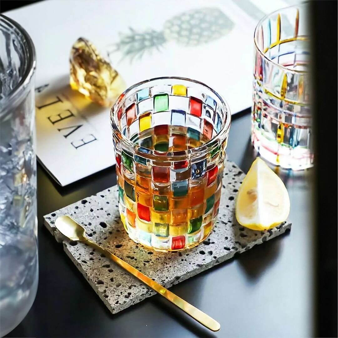 Традиционное хрустальное цветное стекло ручной работы, не содержащее свинца.