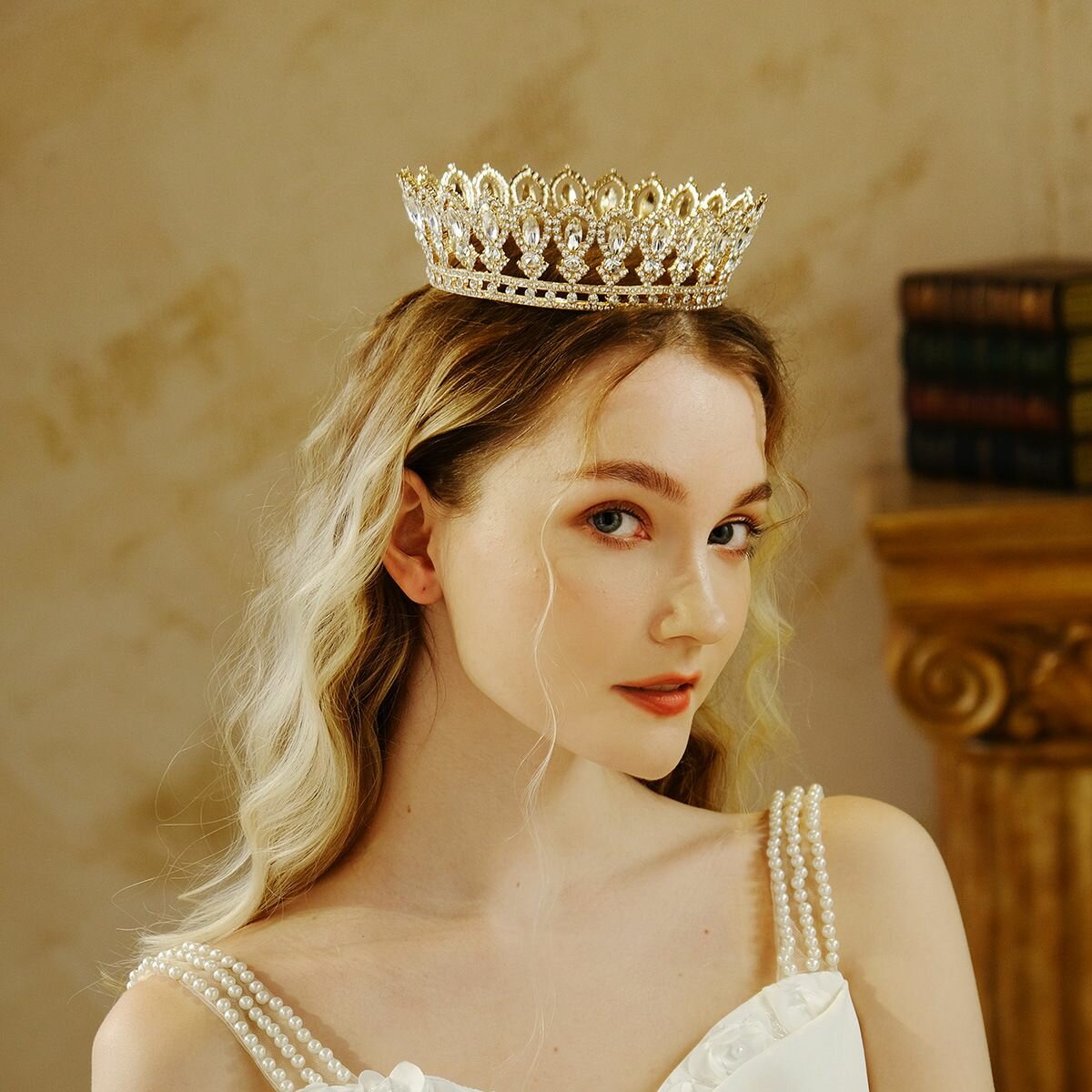 Золотая корона для невесты со стразами | Свадебная тиара 11,5 см | Ажурный венец с кристаллами