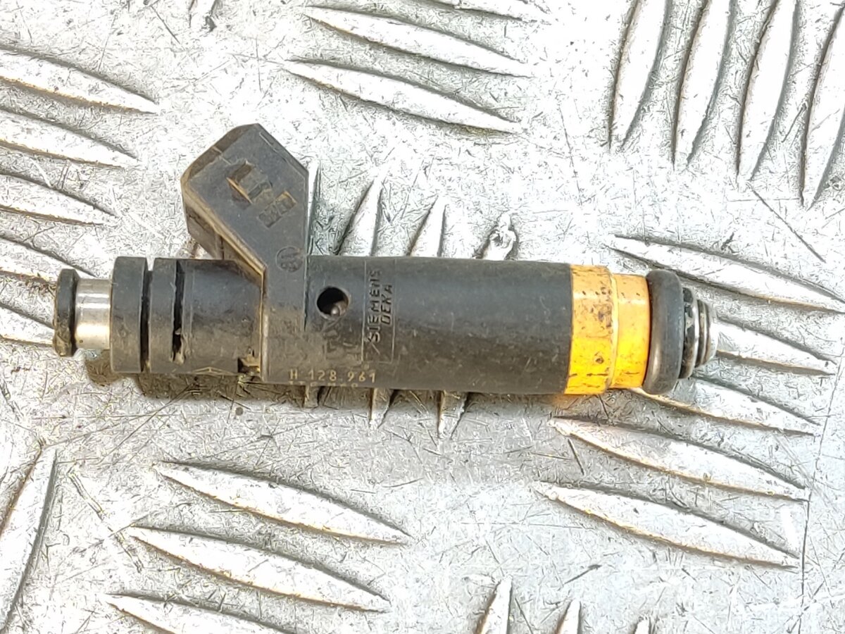 Форсунка двигателя RENAULT Symbol 1998 2008 8200128961