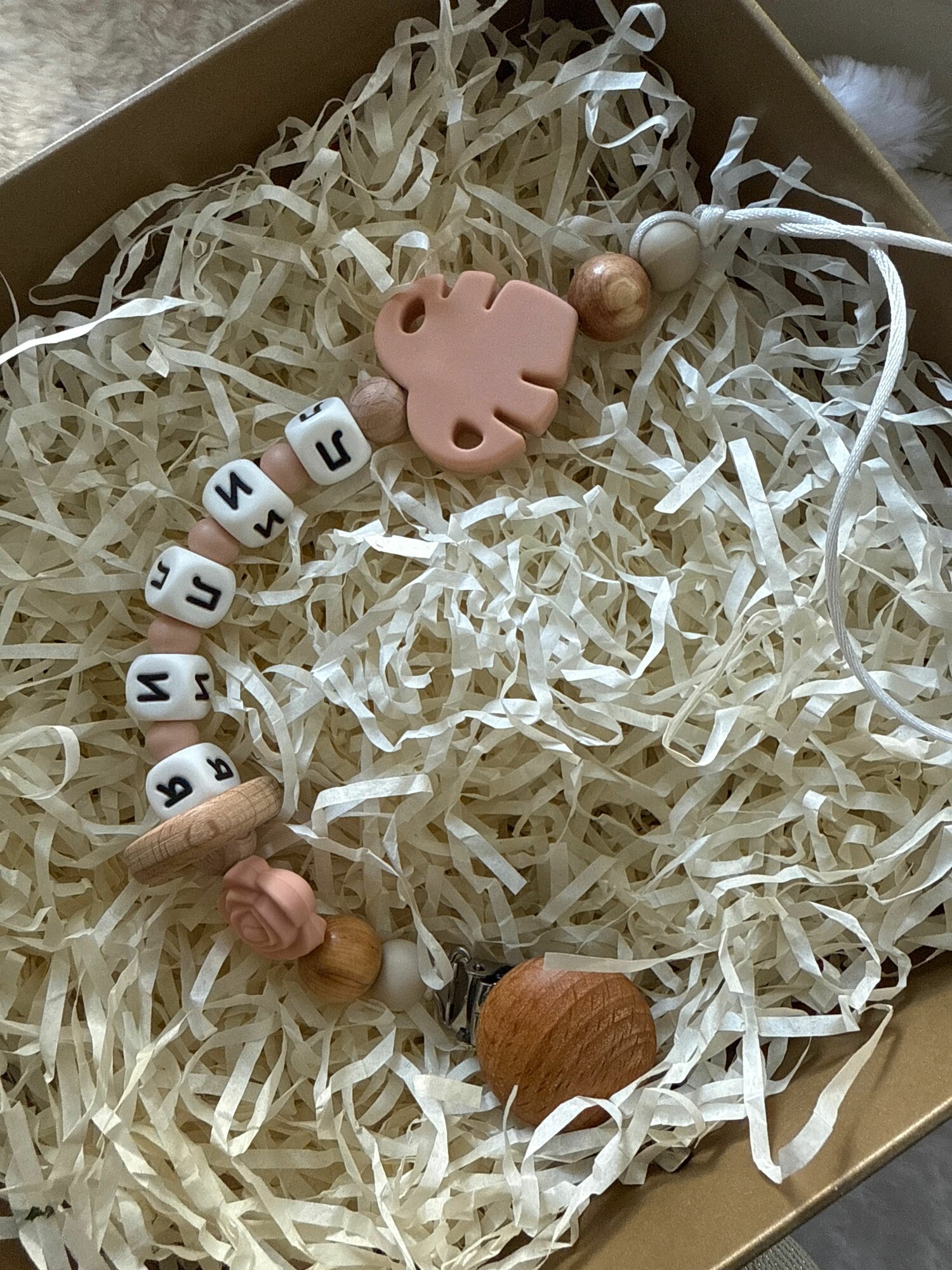 Держатель именной для пустышки Лилия