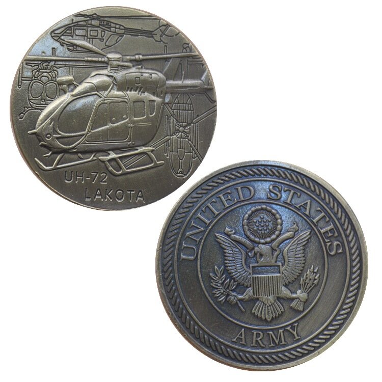 Памятная монета UH-72 «Лакота» – двусторонняя железная монета с эмблемой армии США и рельефным изображением вертолета, в античном бронзовом стиле, предназначенная для коллекционеров тактической и авиационной техники.