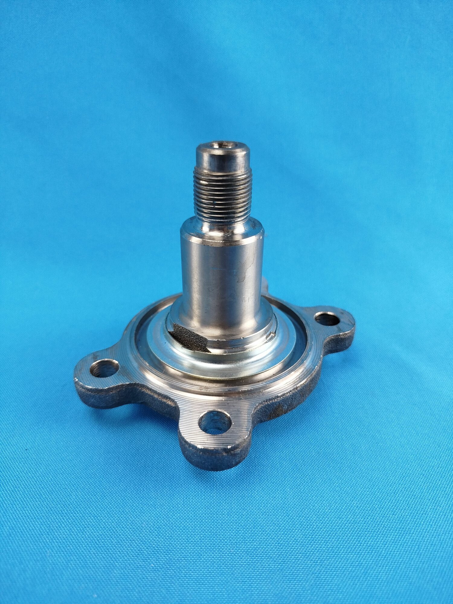 Ось ступицы заднего колеса "ВАЗ" для автомобилей ВАЗ 2108-15 с грязеотражателем в сборе (2108-3104055)