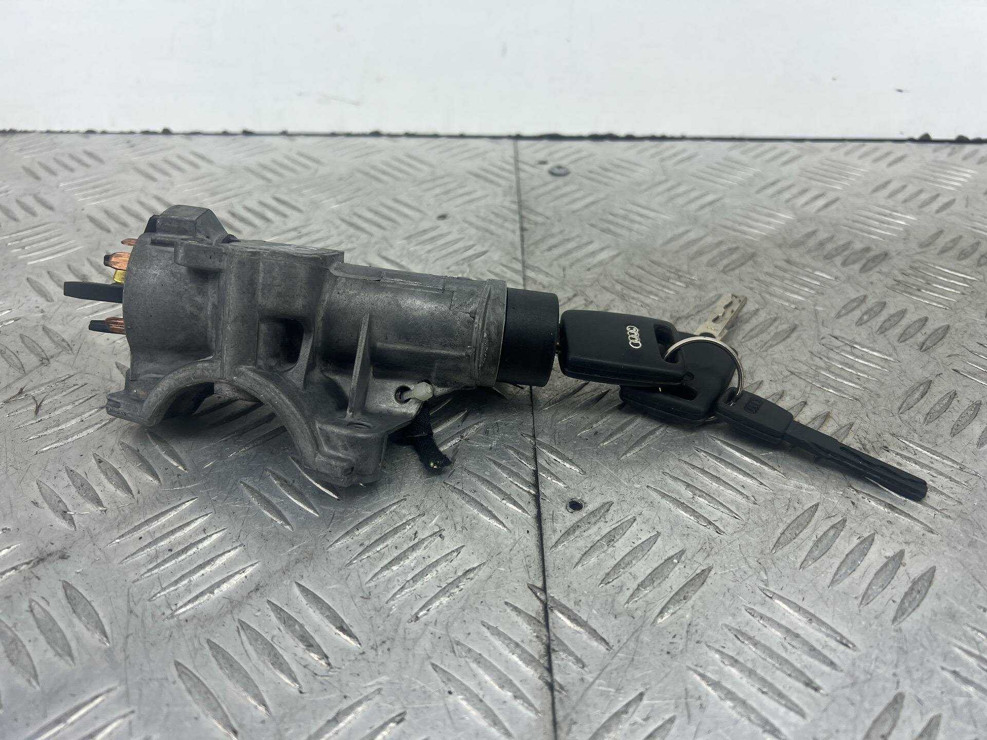 Замок зажигания Audi A4 B5 1997 4B0905851A