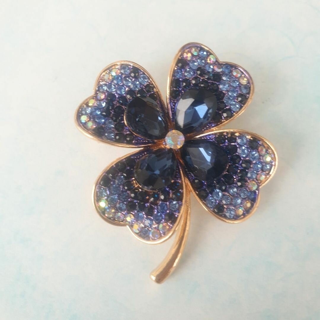 Брошь, стразы