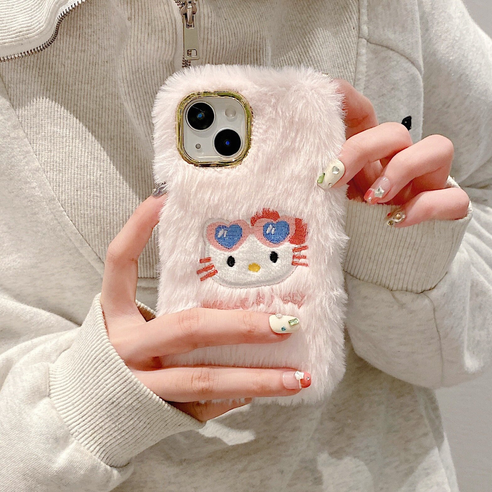 2026 Вышитый Hello Kitty Совместим с чехлом Apple 16 iPhone 15 Плюшевый 14 Мягкий 13 Мультяшный 12 Милый XR