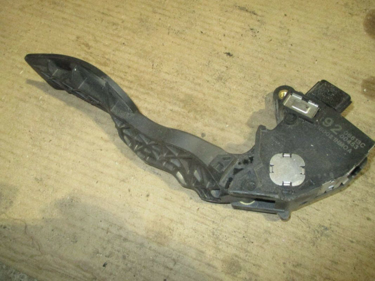 Педаль газа 180021HM0A Ниссан Ноут Микра Альмера Тиида N17X с 2011 года 18002CY01A