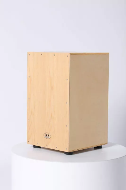 XS Percussion MCL121 CAJON кахон, размеры 30х29х50 см, регулируемая система приглушения струн, прочные резиновые ножки, цвет Натуральный.