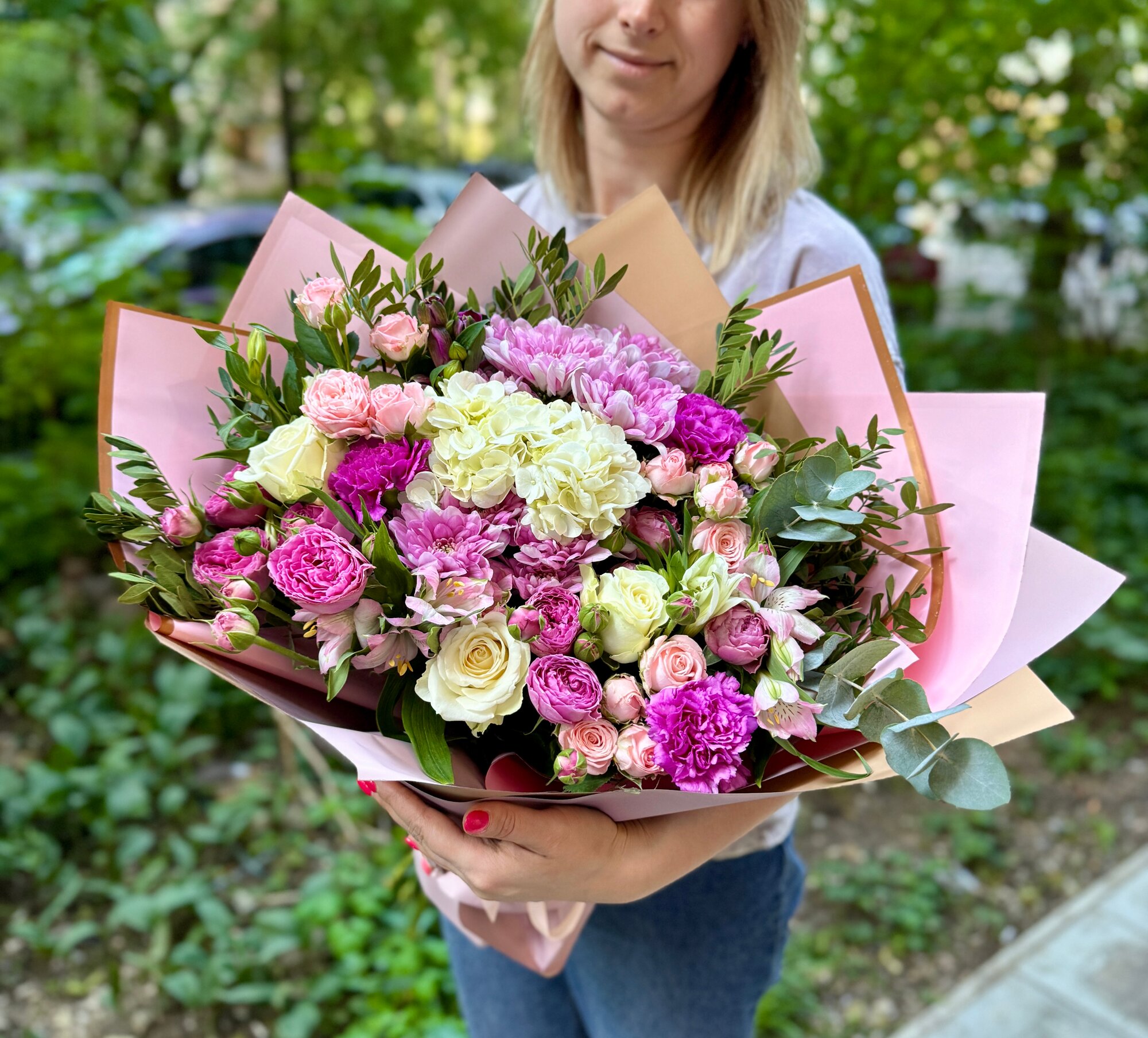 Букет Ок! Цвет! "Влюблённость XXL", авторский, 19 цветов, 50см, круглый, на стеблях