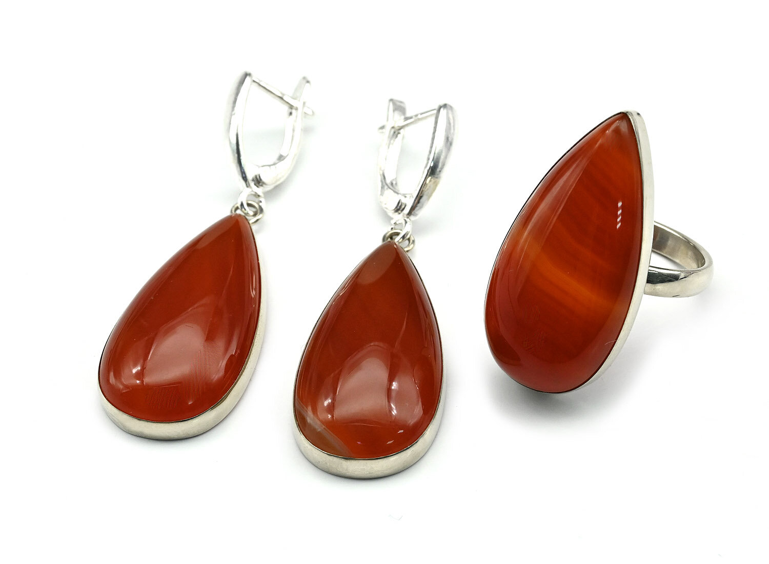 Комплект бижутерии: кольцо, серьги, сердолик