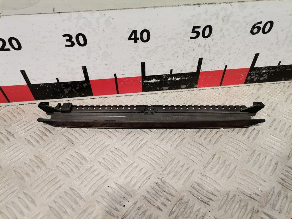 Фонарь дополнительный тормозной (стоп-сигнал) Volkswagen Golf 4 1J6945131C арт. 1552132