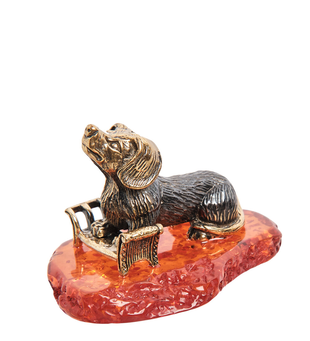 Фигурка 'Такса на скамейке' (латунь, янтарь)