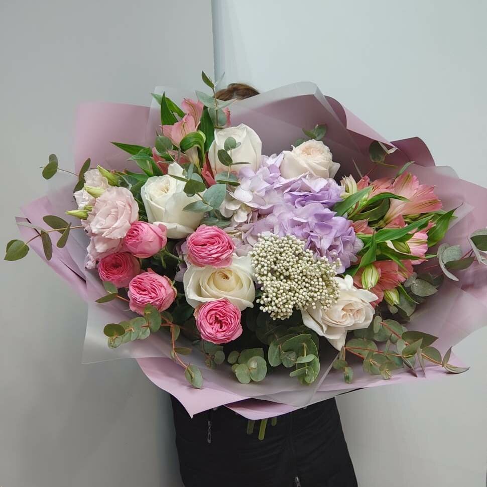 " Для тебя" Авторский букет из альстромерии, гортензии, пионовидной розы и эустомы