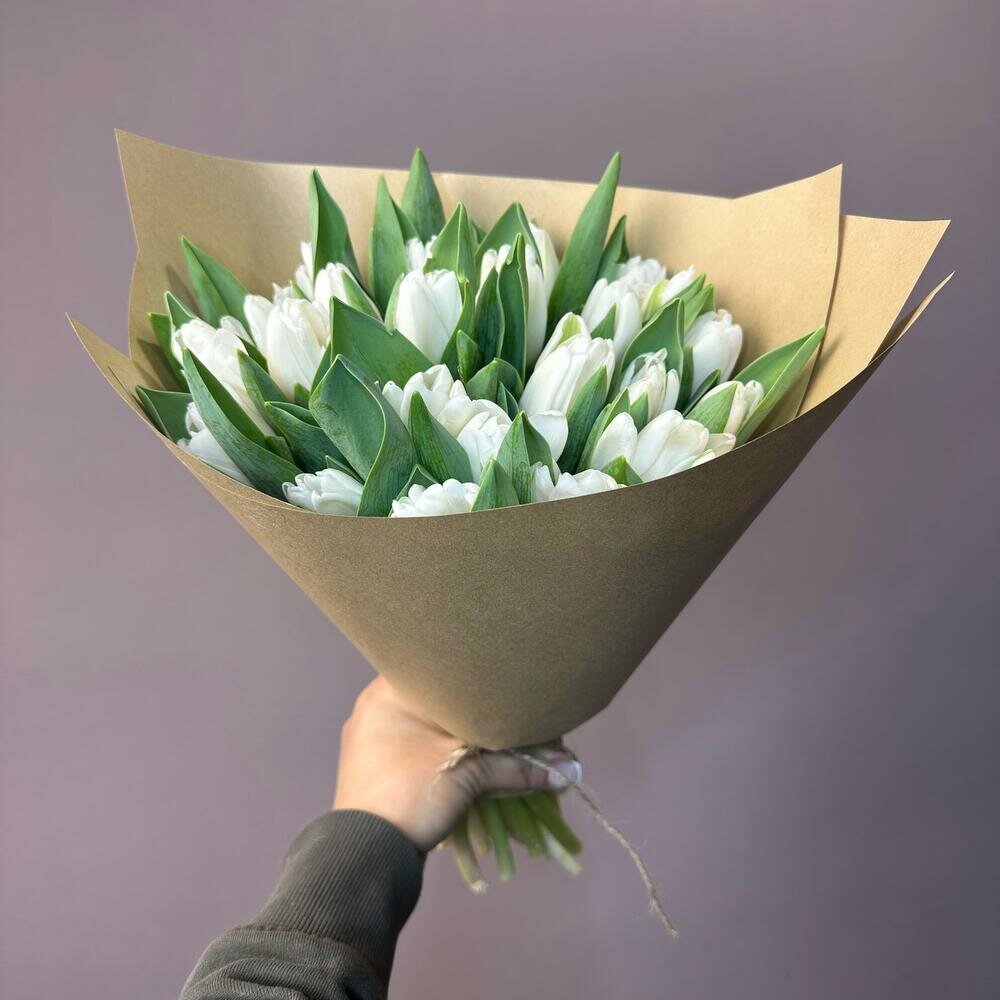 Монобукет PROTEA-Студия цветов "Тюльпан" , 25шт, белый, натуральный, в крафт упаковке — фото 1