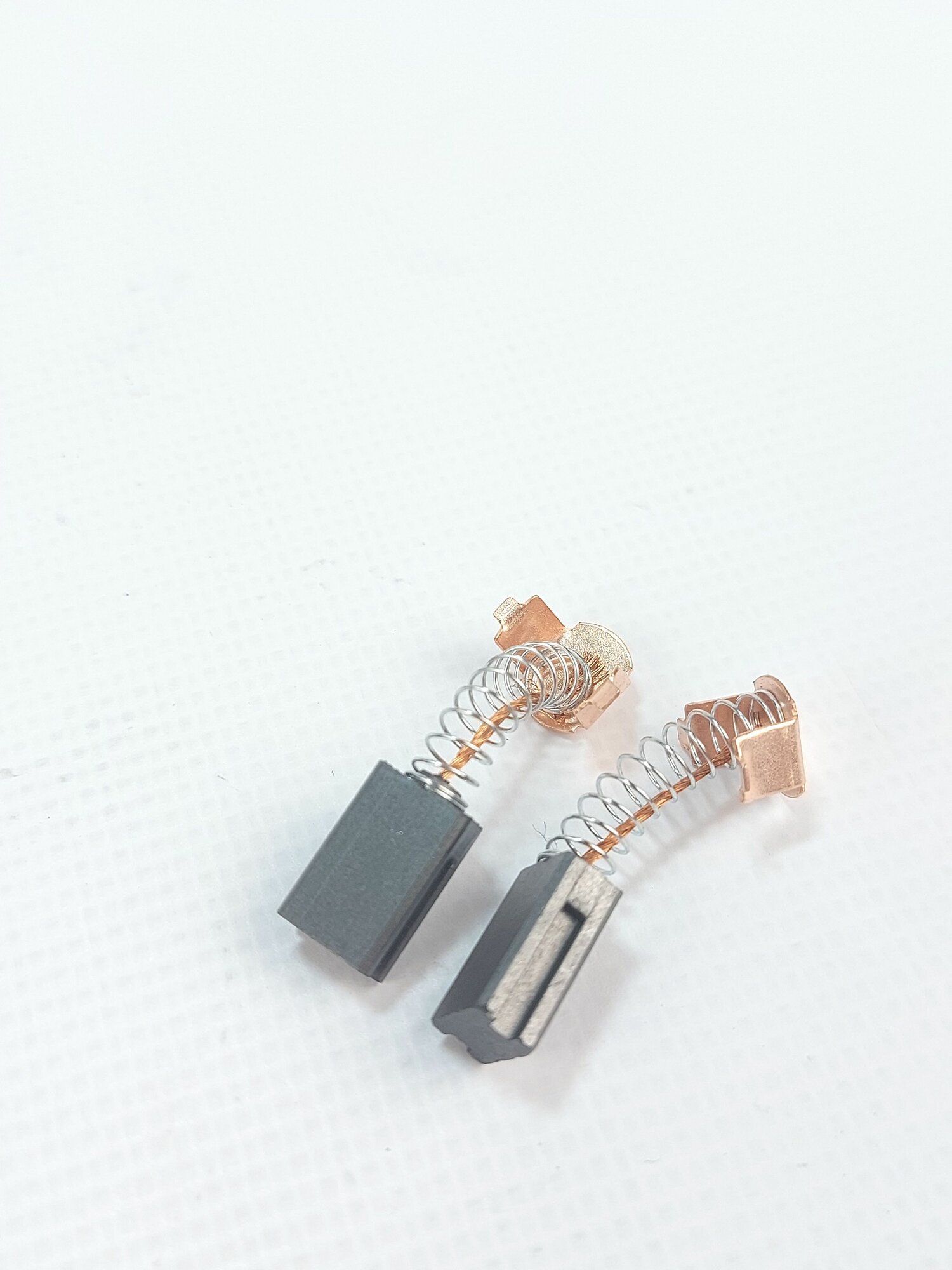 Щетка угольная 5х 8х12 Интерскол WS-115 / P110-01