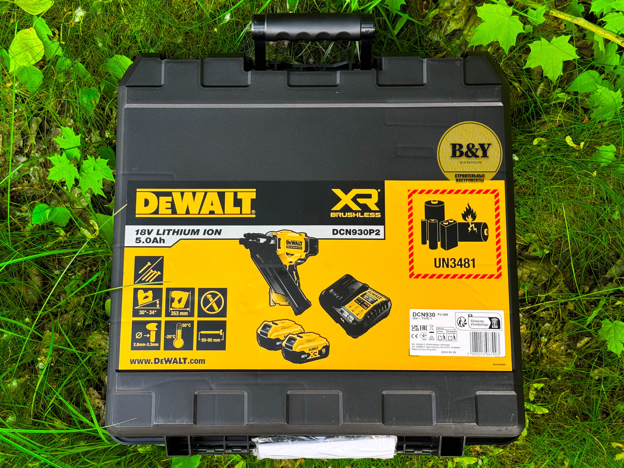 Аккумуляторный гвоздезабивной пистолет (нейлер) DeWalt DCN930P2