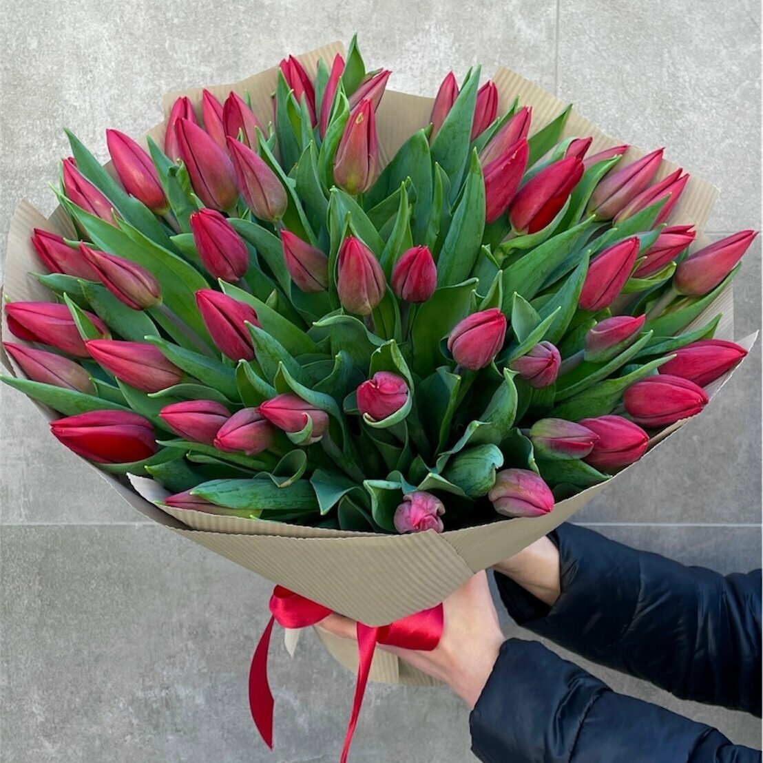 Букет из красных тюльпанов 51 шт, красивый букет цветов, шикарный, премиум цветы, премиум букет