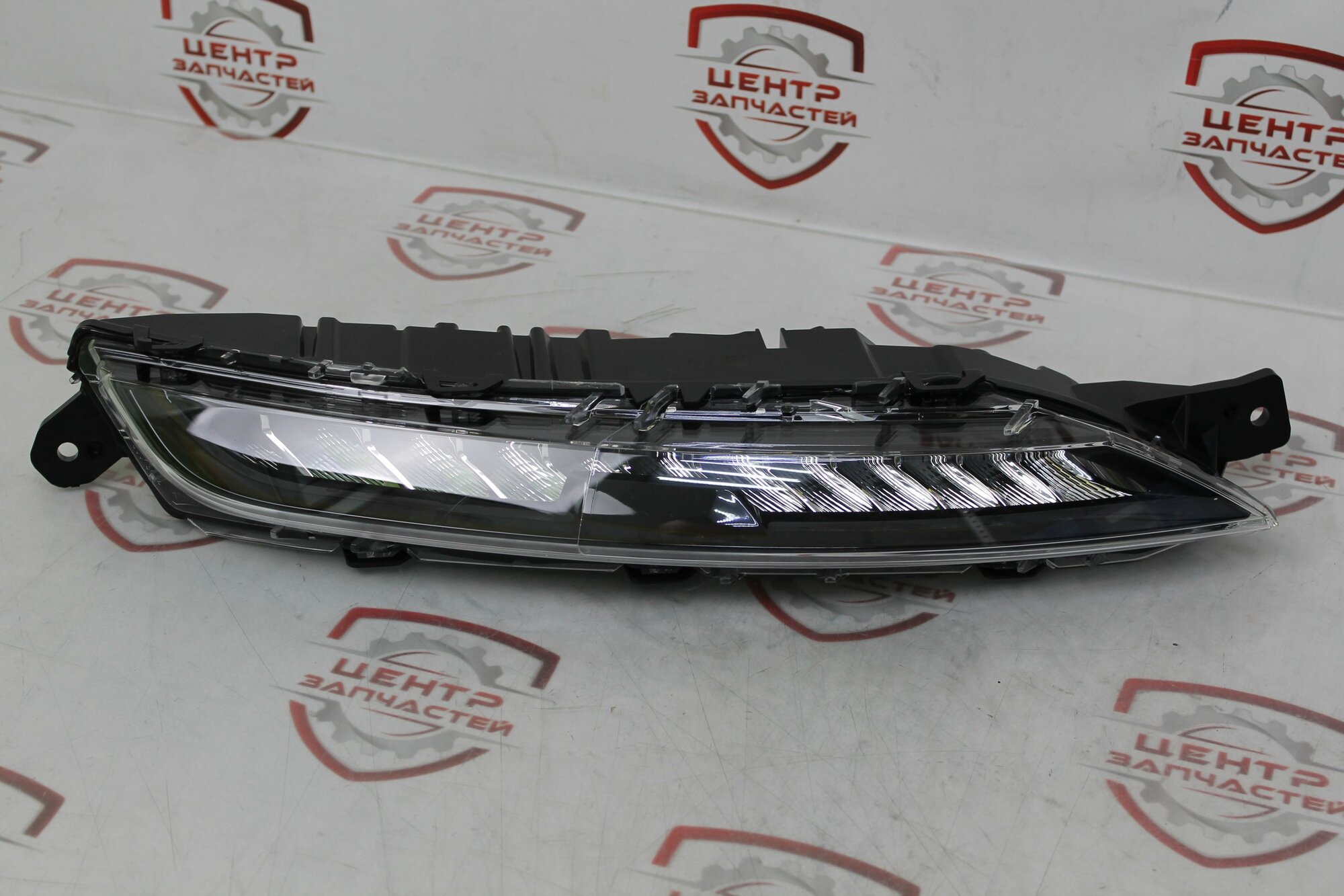 Фонарь габаритный (ДХО) правый VALEO 045151