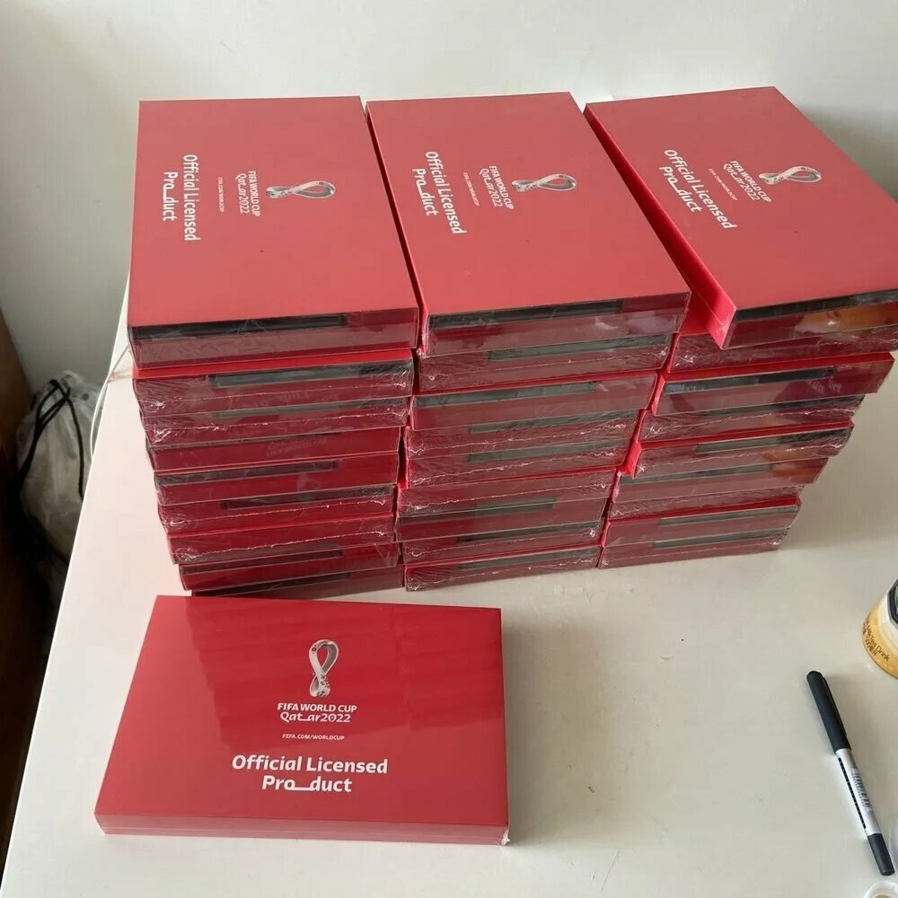 Футбольные памятные монеты ЧМ 2022 в подарочной упаковке с сертификатом подлинности и автографом коллекционное издание, набор из 8 монет