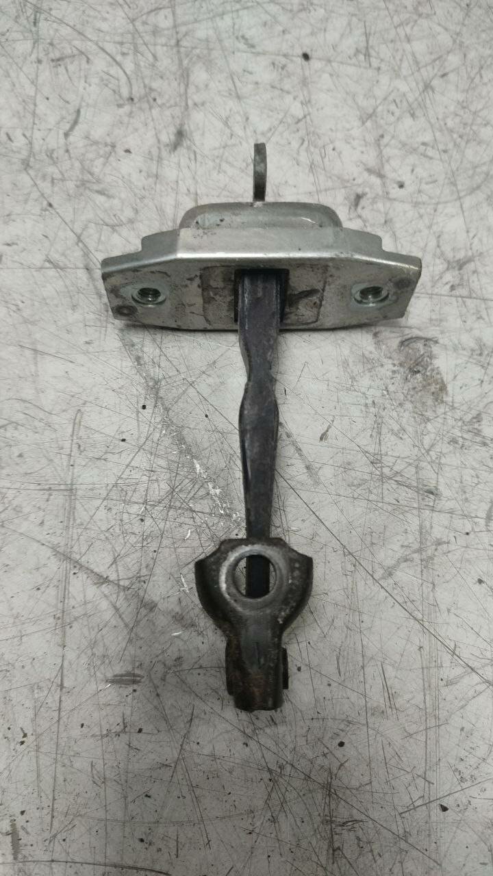 Ограничитель открывания двери передней правой Toyota Yaris