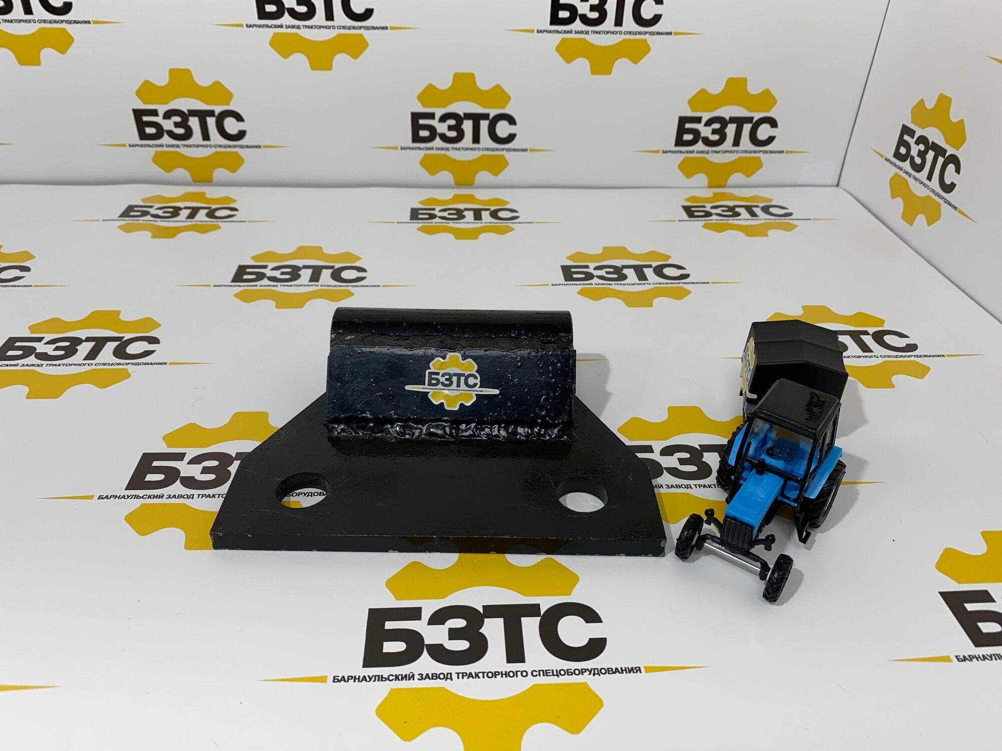 Кронштейн-усилитель оси задней навески МТЗ